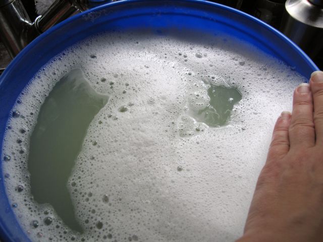 Softwater DIY Liquid Laundry Detergent | survivingshtfmom